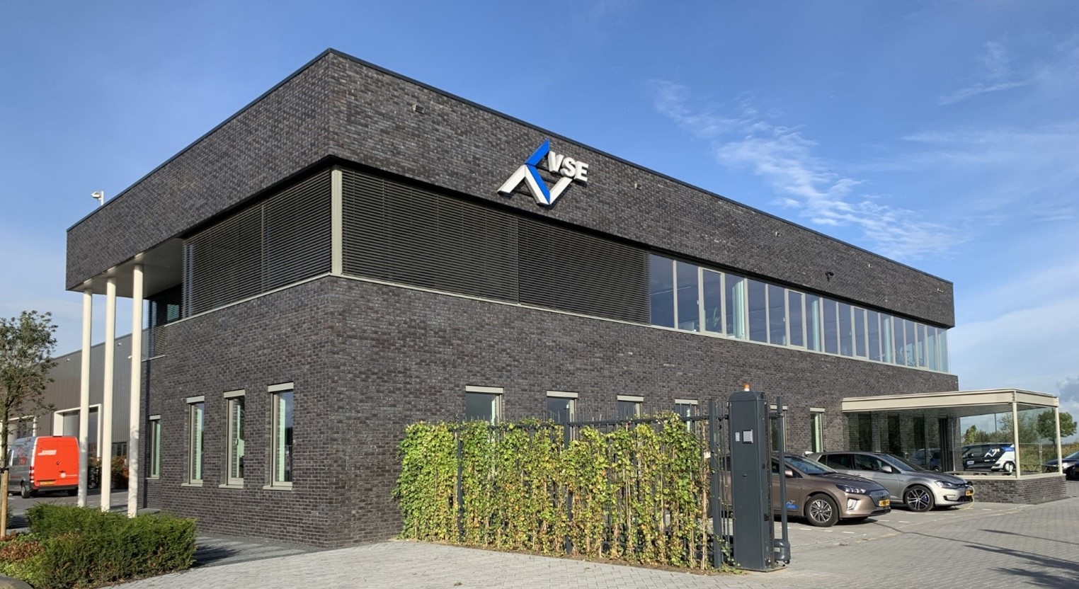 Energy-neutral building: Solar aids electrical installation and lighting